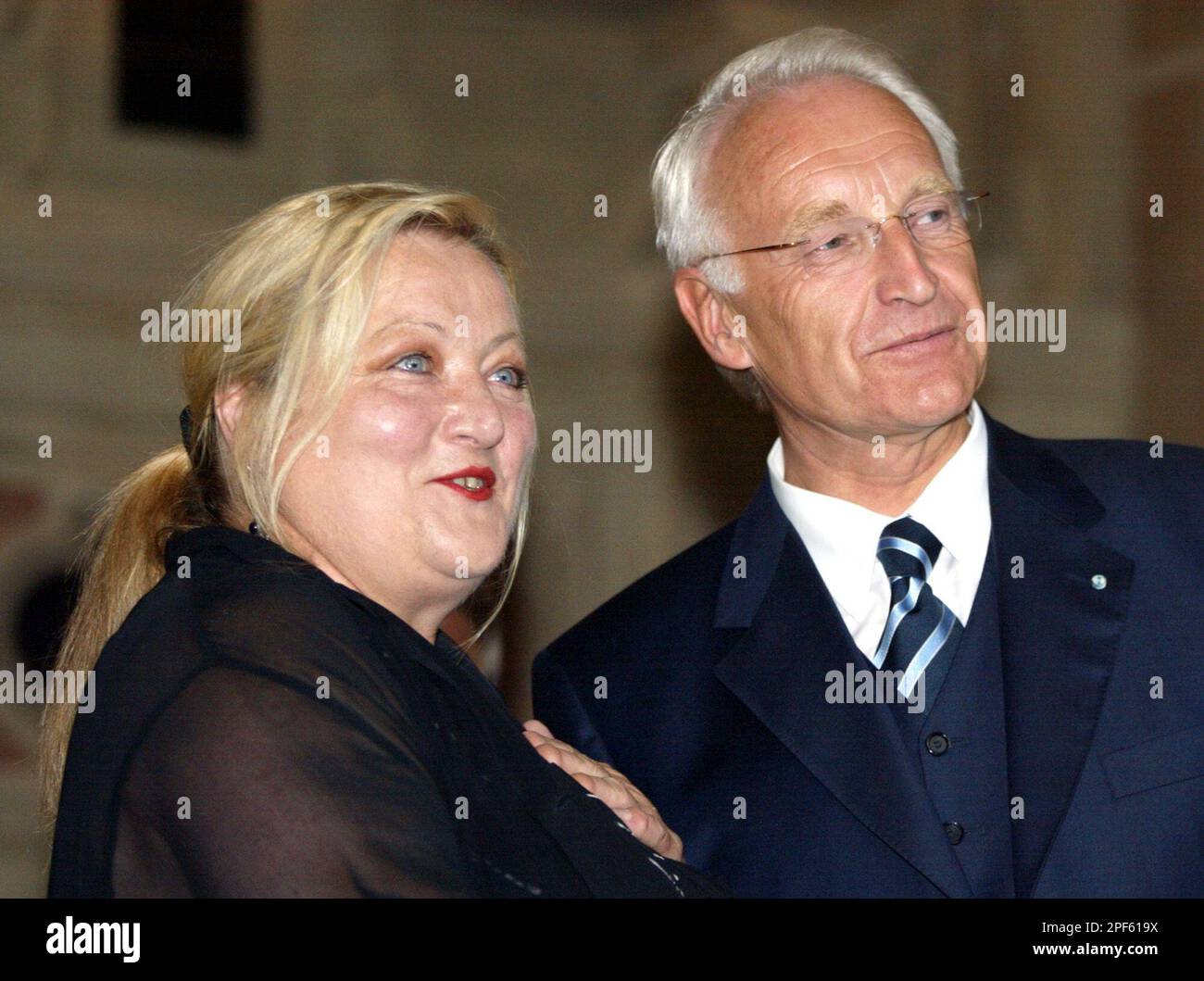 Gemeinsam mit Bayerns Ministerpraesidenten Edmund Stoiber, rechts ...
