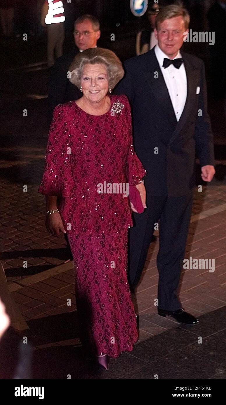 Queen Beatrix of Netherlands arrives at Nelson Mandela's star studded ...