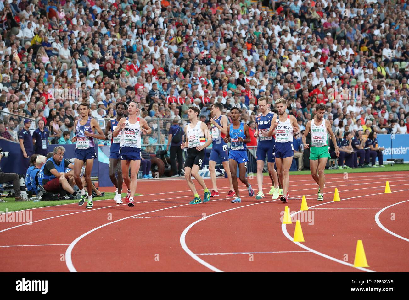 Runners in the 10000m Final after a false start at the European ...
