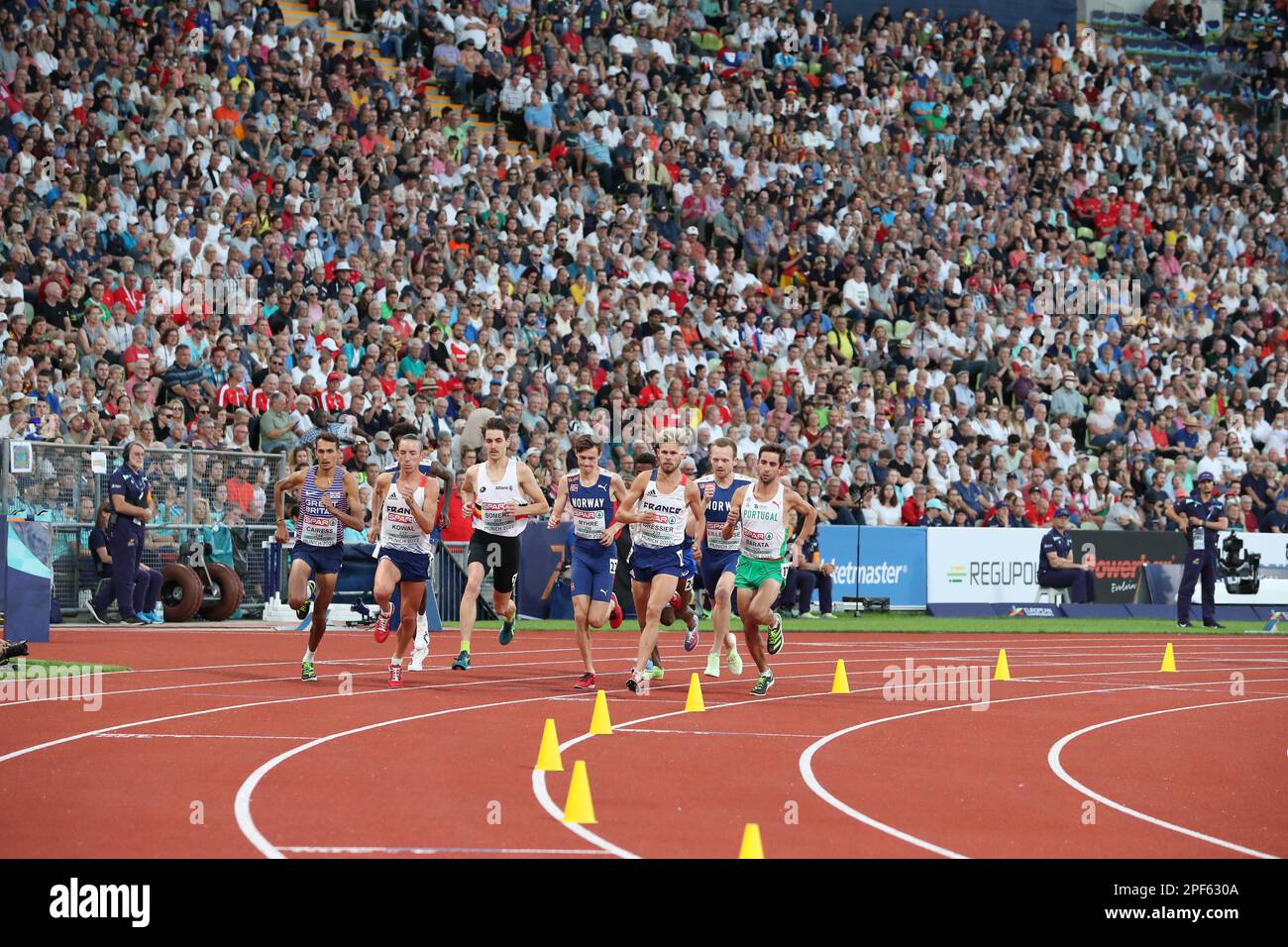 Start of the 10000m Final at the European Athletics Championship 2022 ...