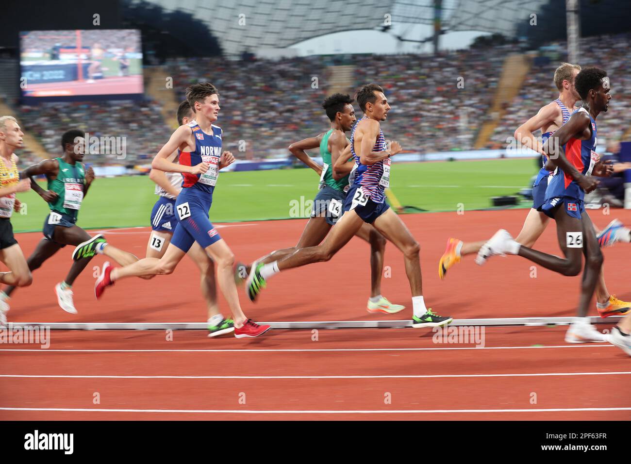 Emile CAIRESS & Magnus Tuv MYHRE in the 10000m Final at the European Athletics Championship 2022 ...