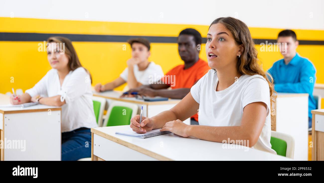 French students classroom university hi-res stock photography and ...