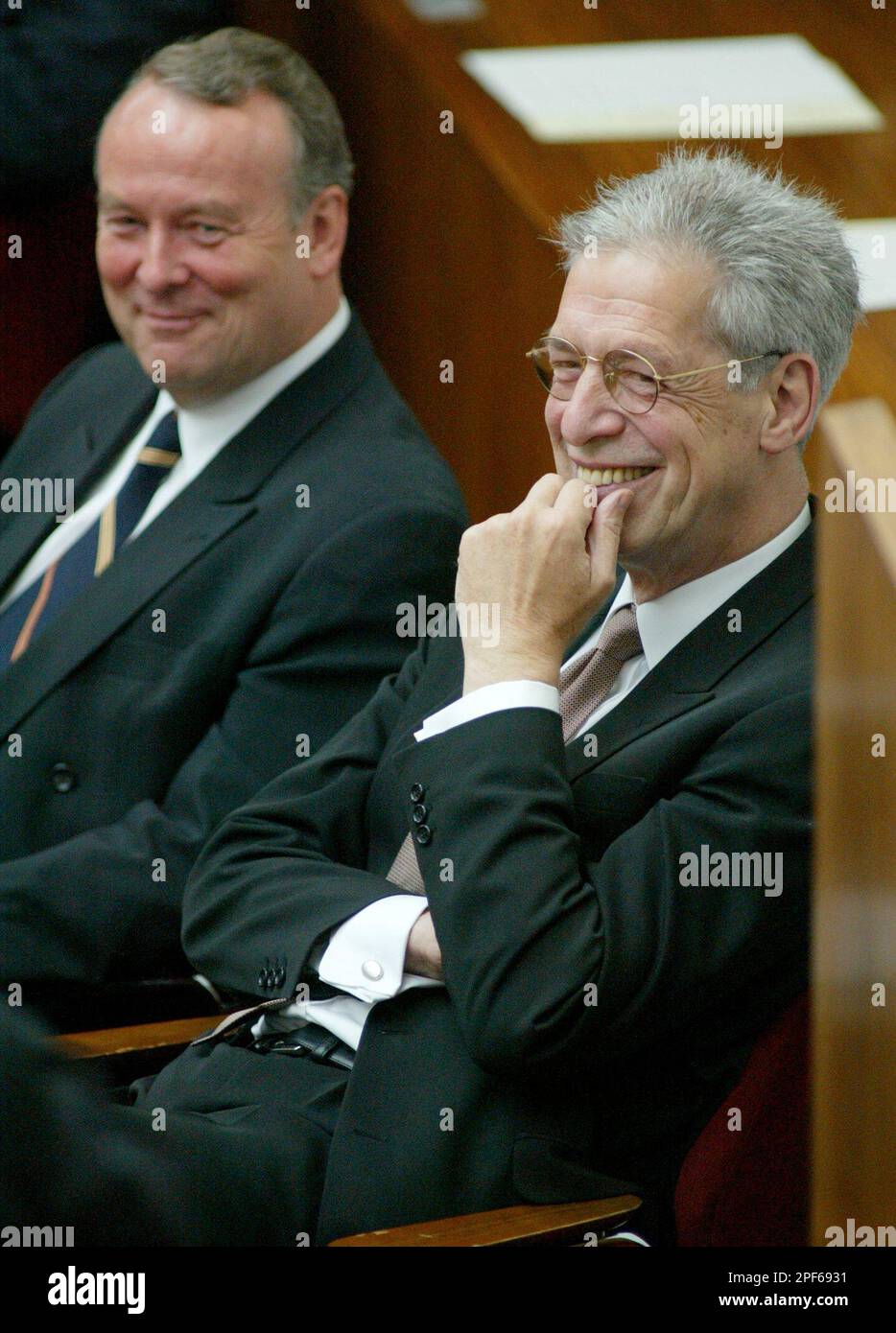 Der wiedergewaehlte Bremer Buergermeister und Senatspraesident Henning ...