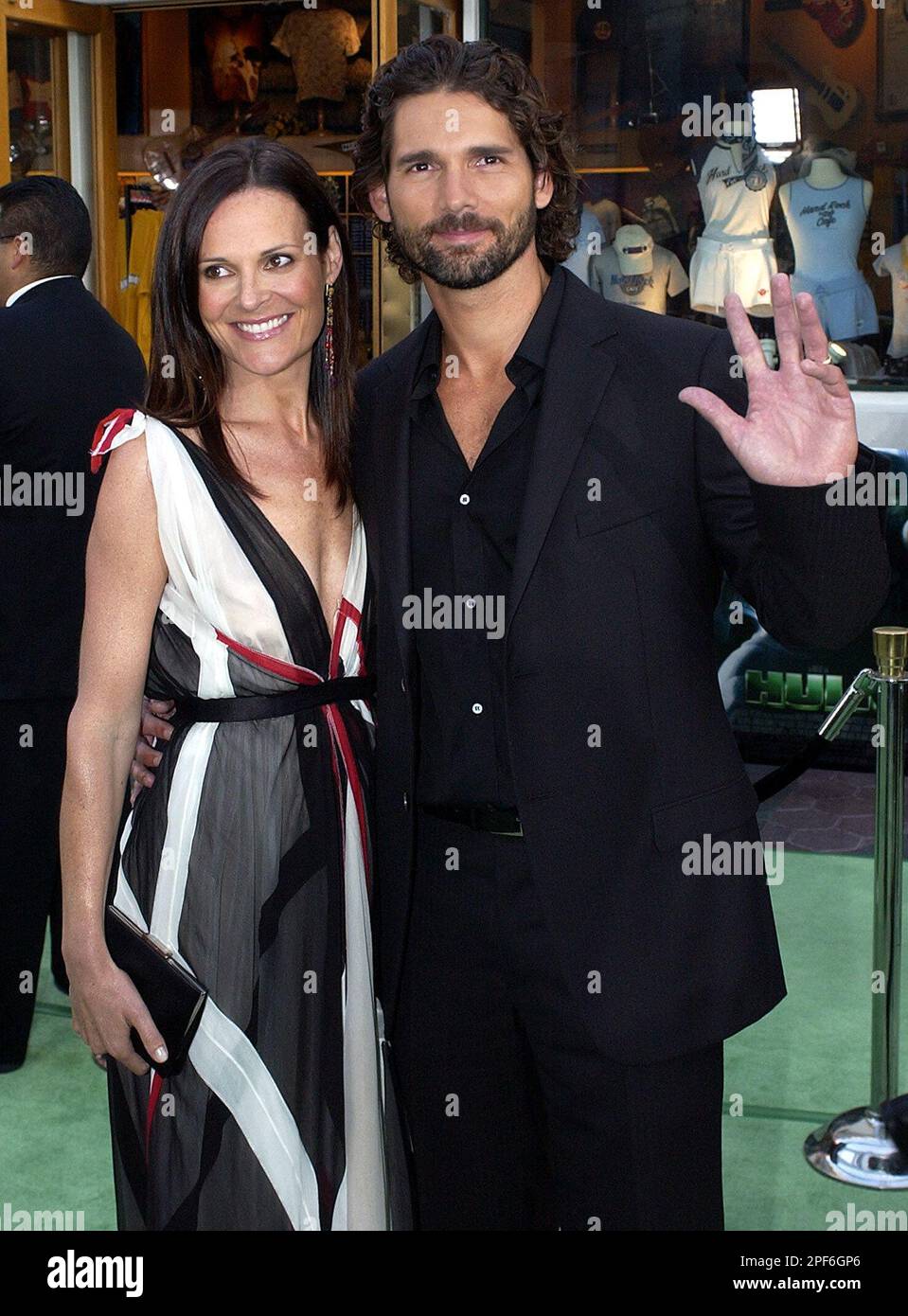 "The Hulk" star Eric Bana arrives with his wife Rebecca Gleeson at the ...