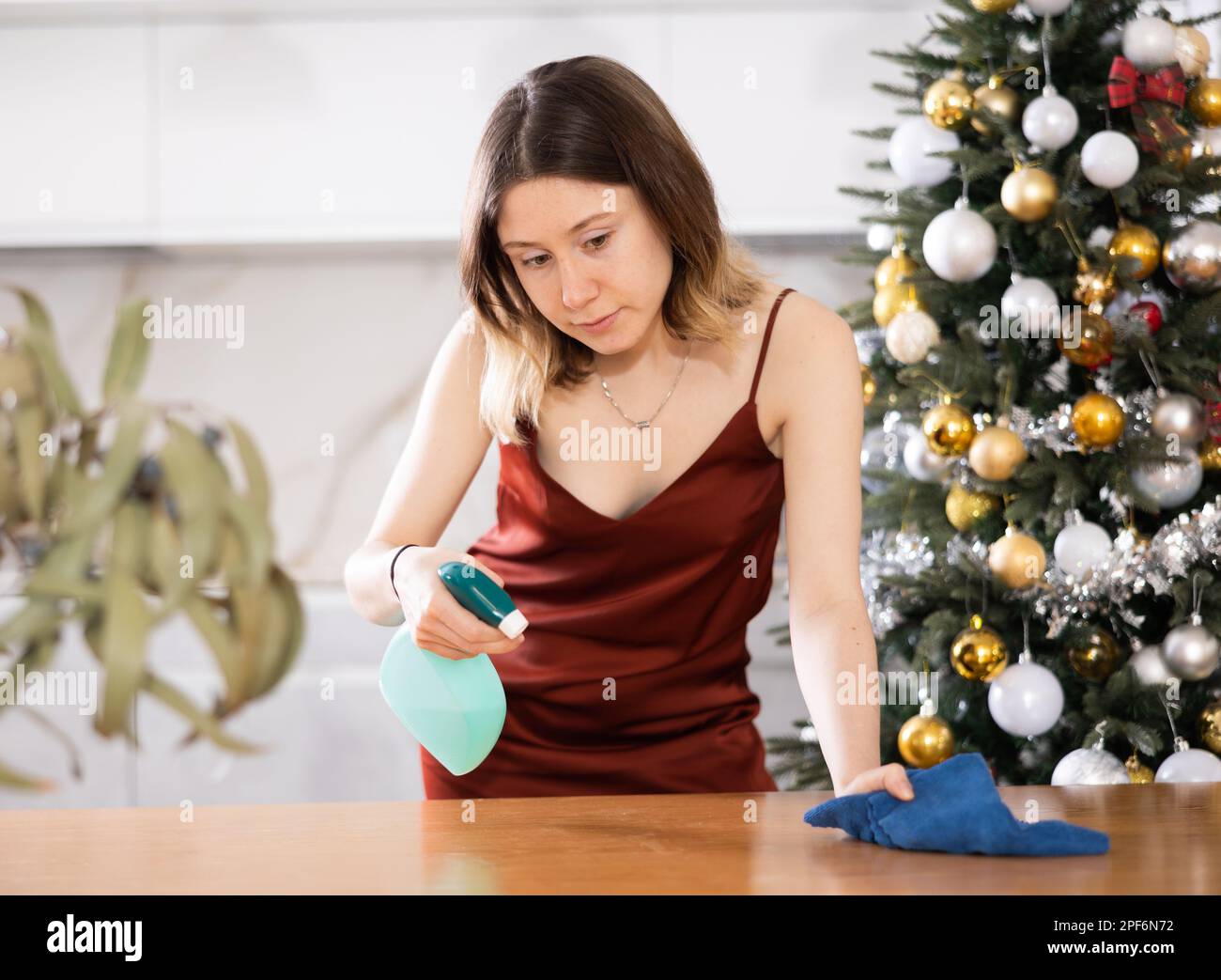 Young woman wipes the table with a damp cloth Stock Photo - Alamy