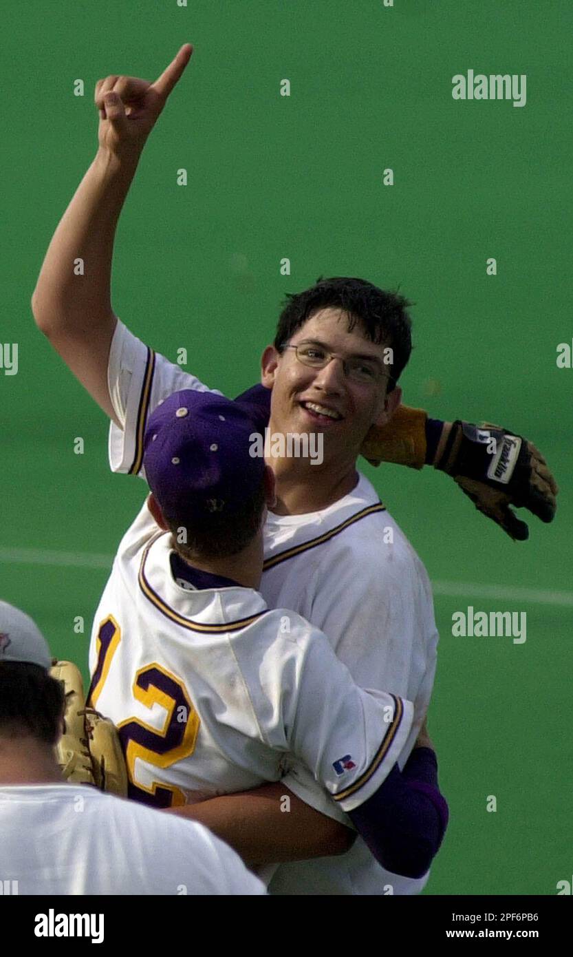 Kelly Kelly Flashes Crowd