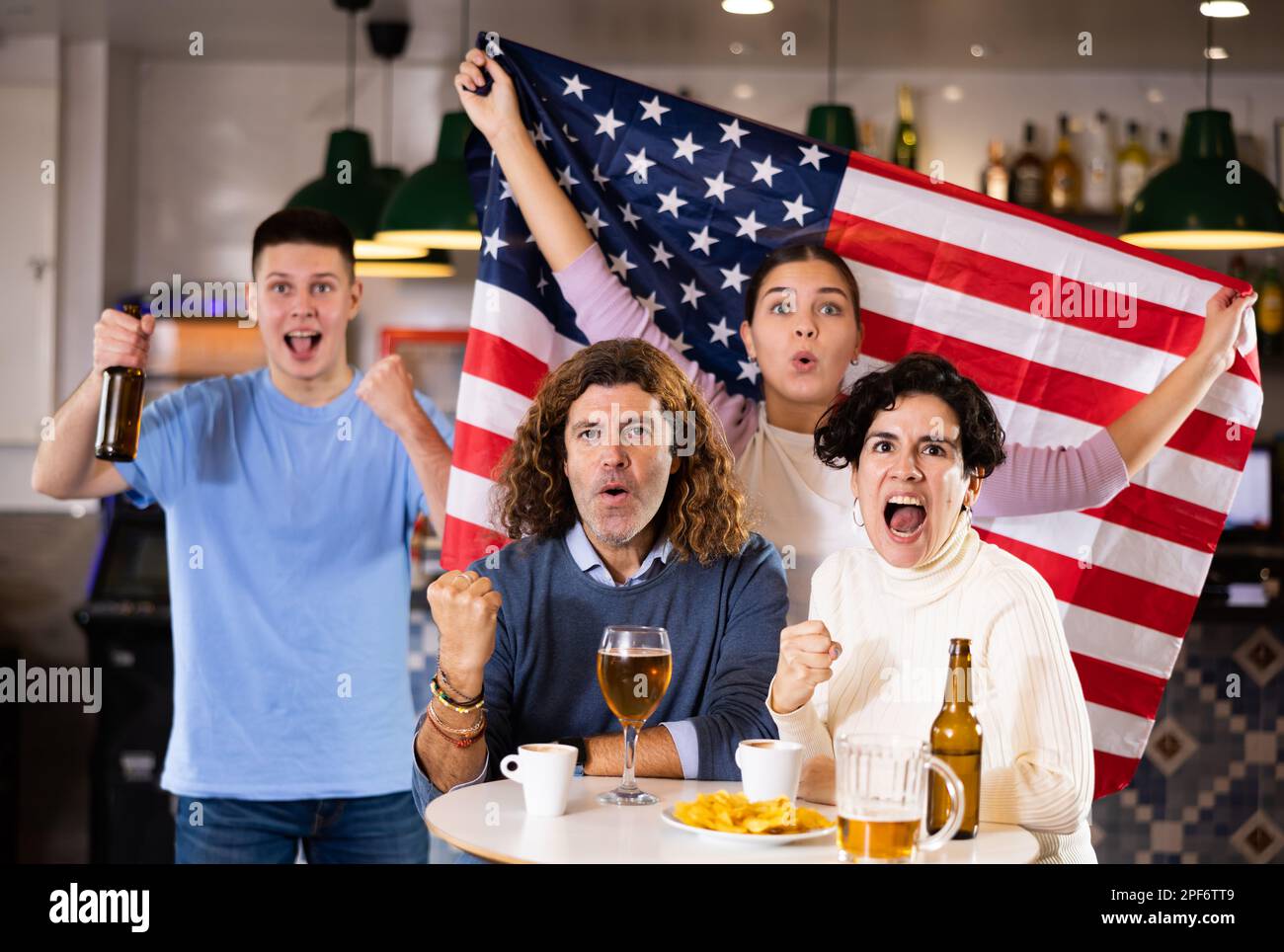 Cricket fan bar hi-res stock photography and images - Alamy