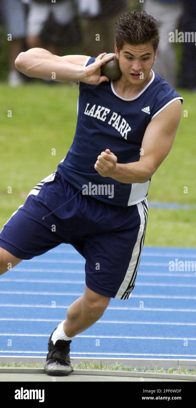 Roselle Lake Park's Scott Block spins prior to making the winning throw ...