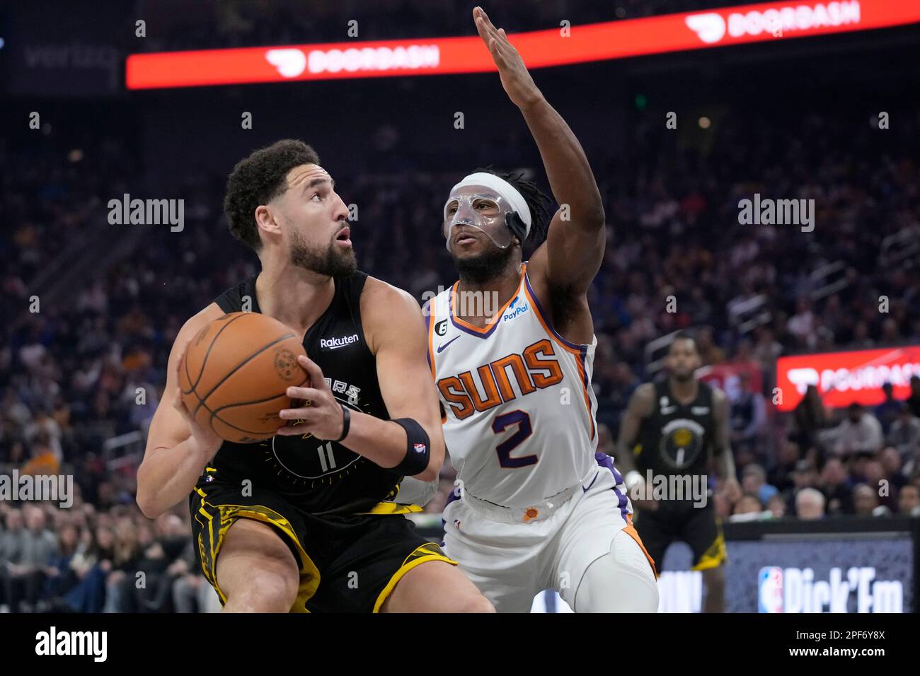 Golden State Warriors guard Klay Thompson, left, is defended by Phoenix ...