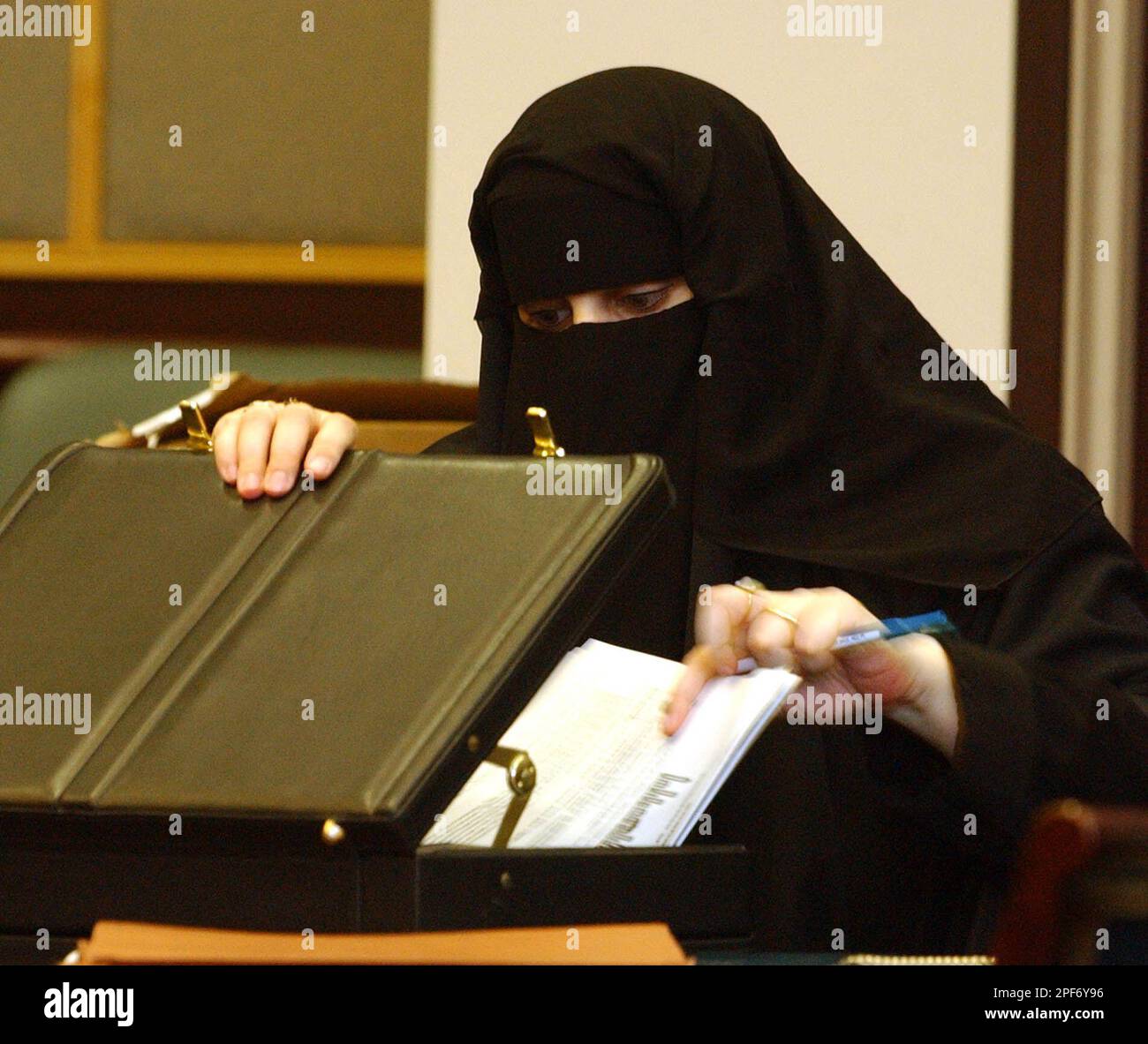 Sultaana Freeman opens her brief case Wednesday May 28, 2003, in ...