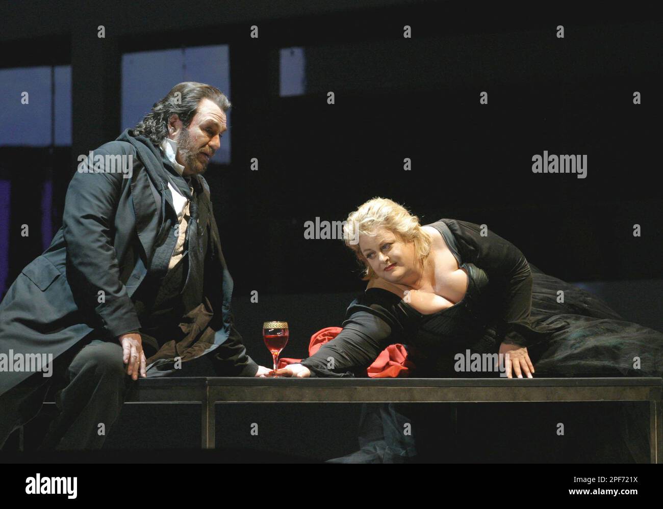 U.S. opera singer Deborah Voigt in the role of Isolde and Thomas Moser ...