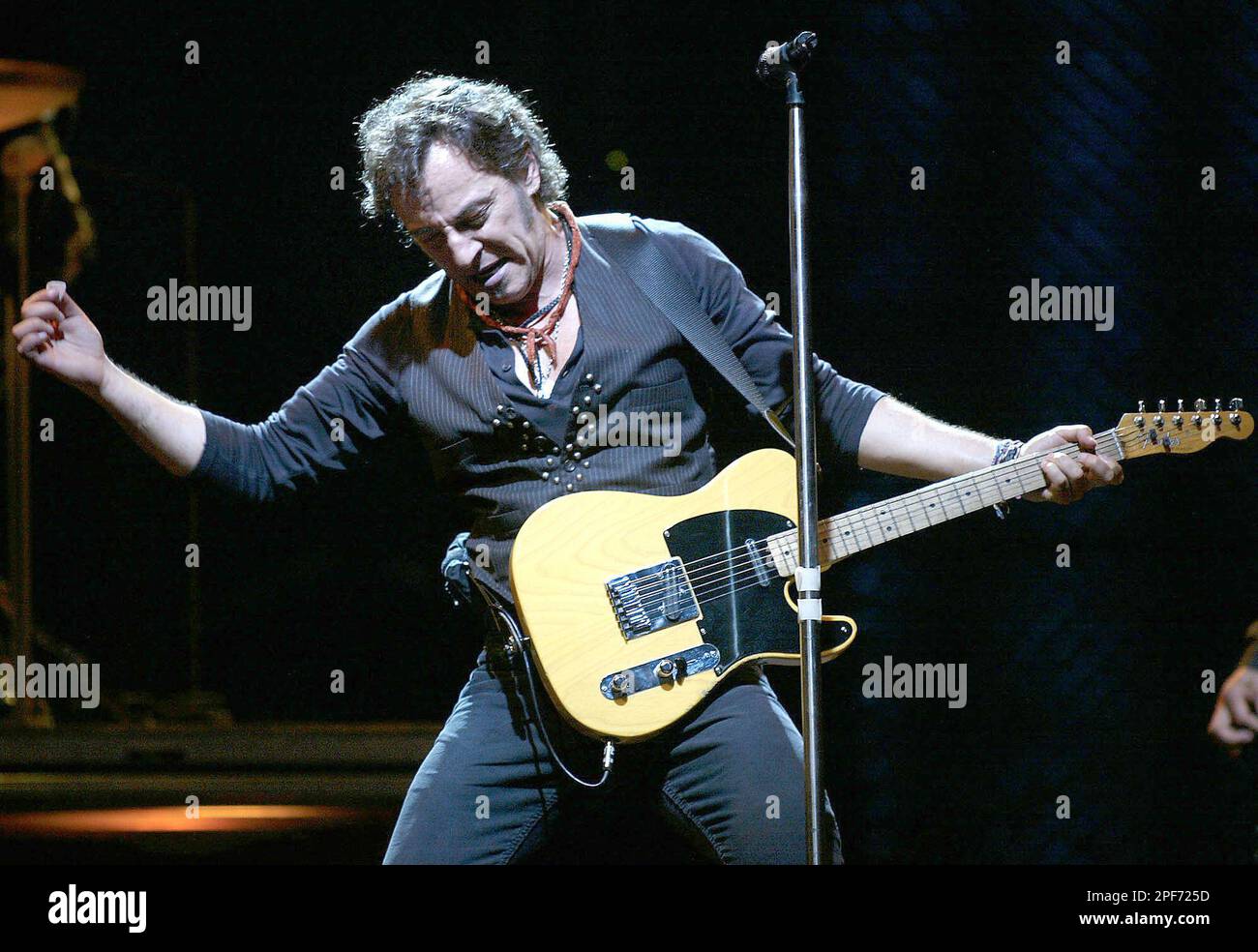 US Rockstar Bruce Springsteen spielt am Donnerstag, dem 22. Mai 2003 in ...