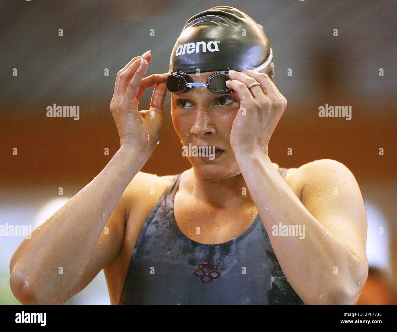 Die deutsche Schwimmerin Franziska van Almsick, SG Neukoelln, setzt am ...