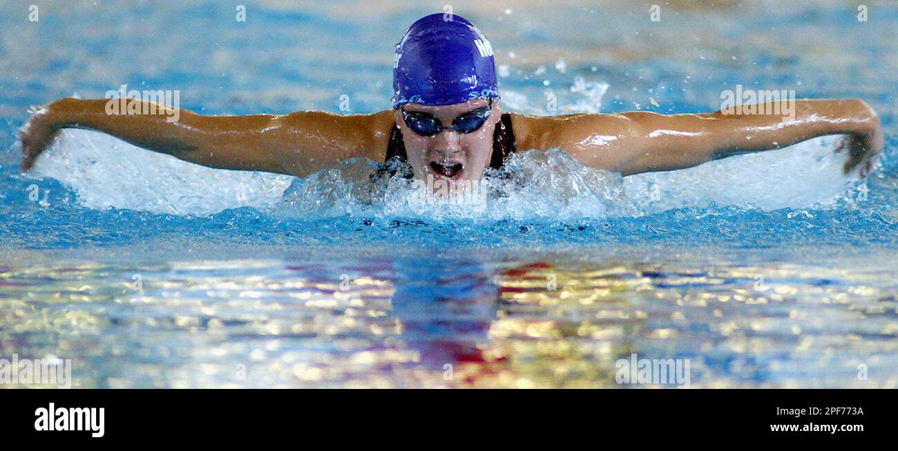 Die deutsche Schwimmerin Nicole Hetzer waehrend ihres Vorlaufrennens ...