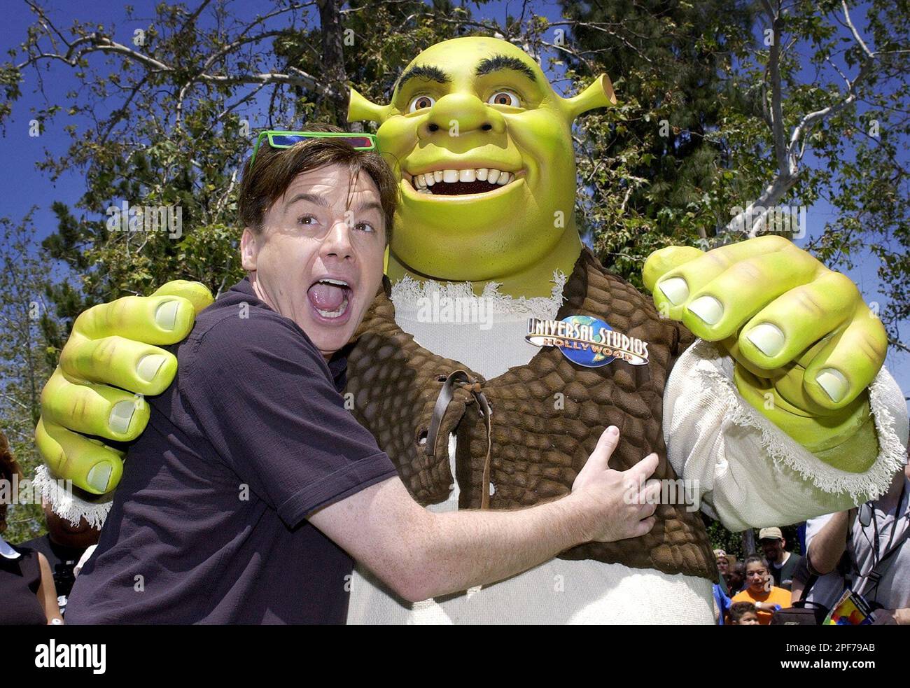 "Shrek" voice star Mike Myers embraces a larger-than-life "Shrek ...