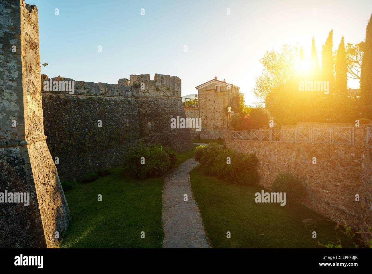 Angioino aragonese castle hi-res stock photography and images - Alamy