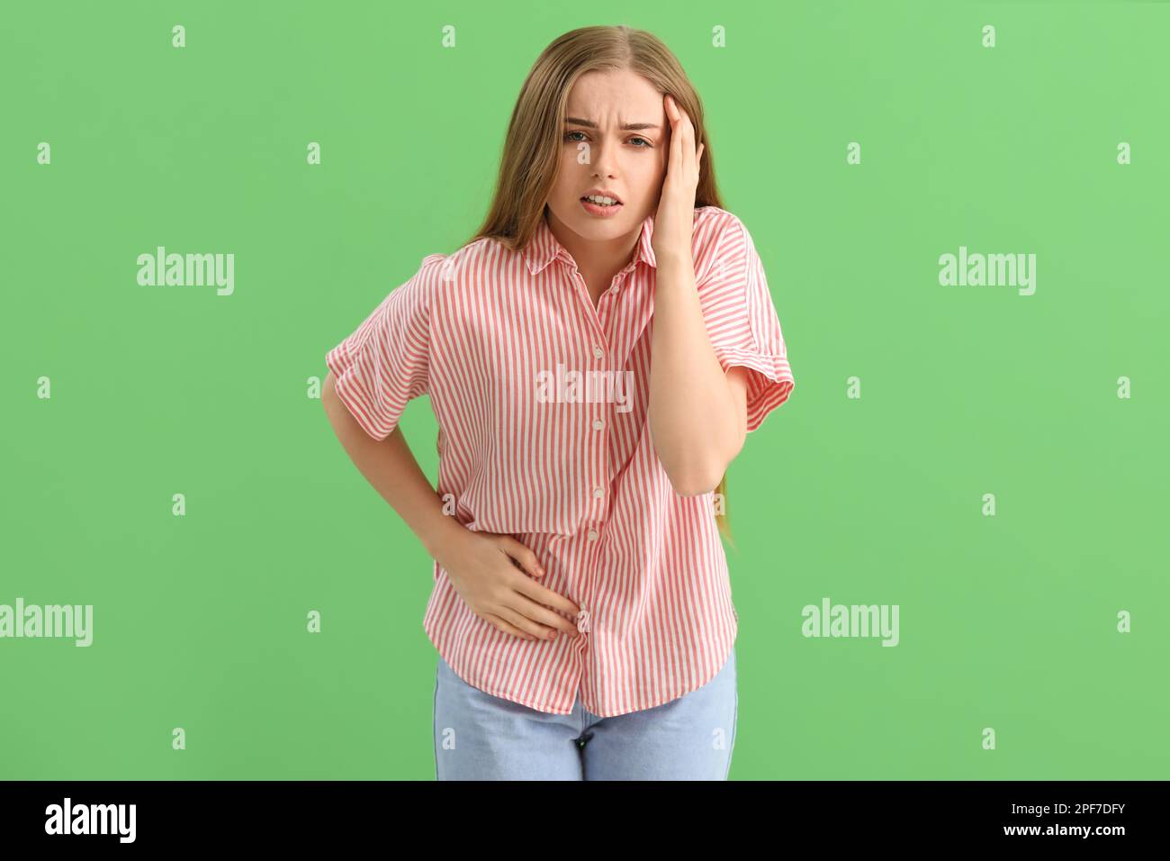 Young woman with appendicitis on green background Stock Photo - Alamy