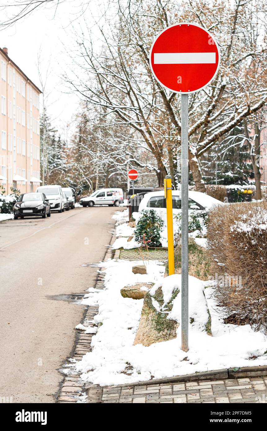 DO NOT ENTER sign on city street Stock Photo - Alamy