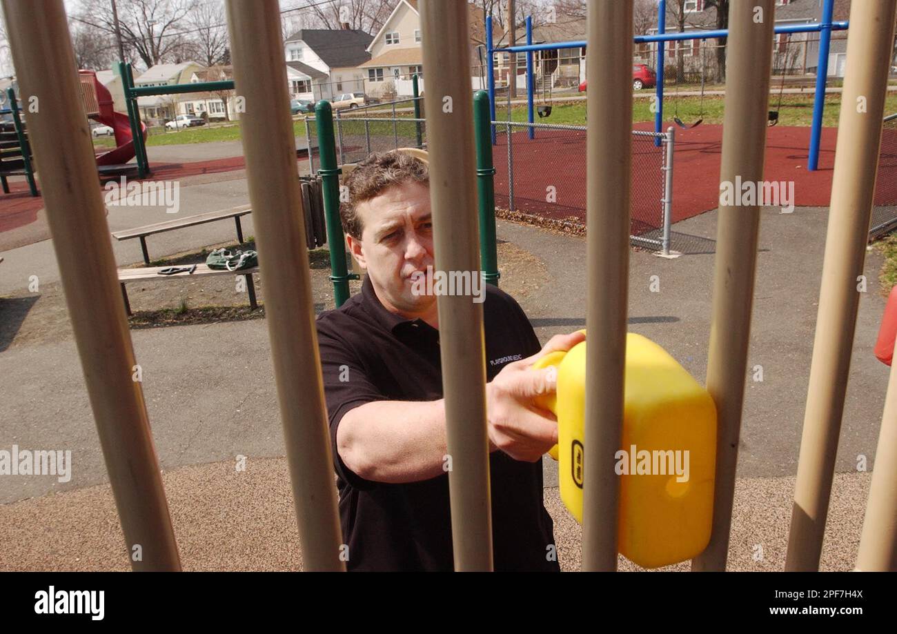 ** ADVANCE FOR FRIDAY, MAY 2 ** Jeffrey Reed uses an entrapment probe ...