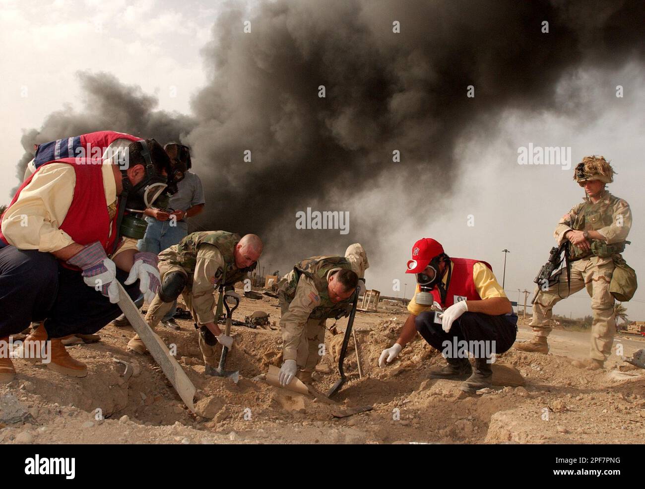 US Army soldiers help Red Crescent workers dig out bodies Sunday April ...