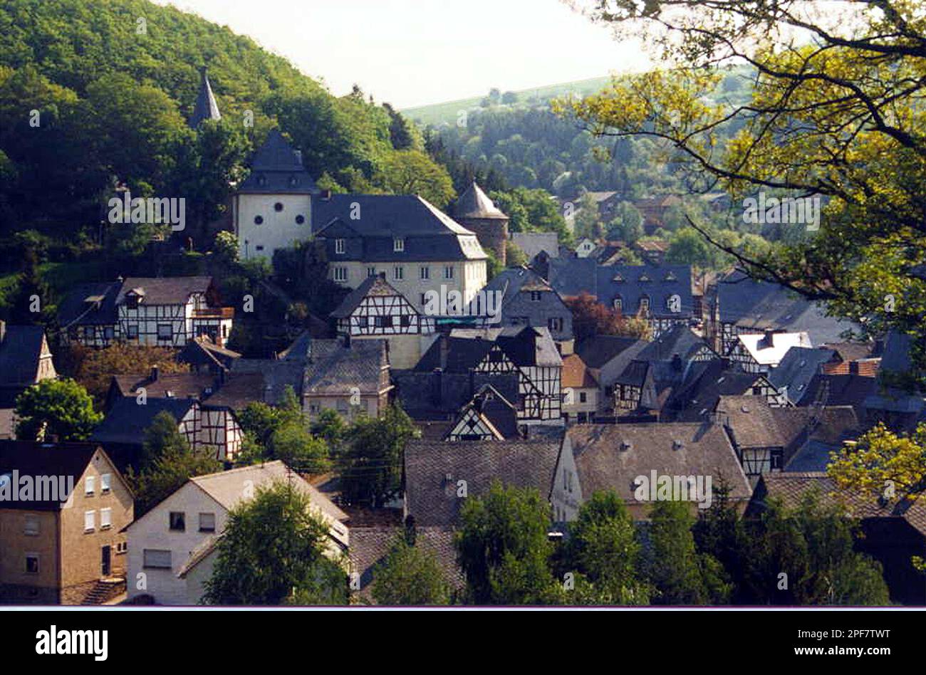 ** HANDOUT ** Herrstein mit seinem historischen Ortskern liegt an der ...