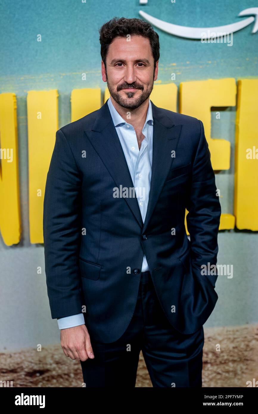 Alex Gadea poses during the photocall for the series 'Sin huellas' at ...