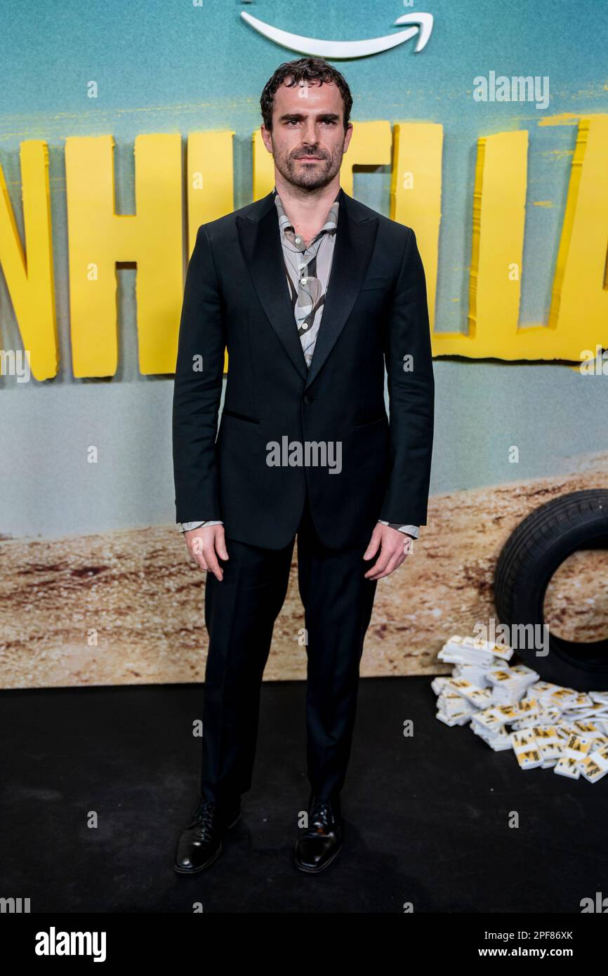 Borja Luna poses during the photocall for the series 'Sin huellas' at ...