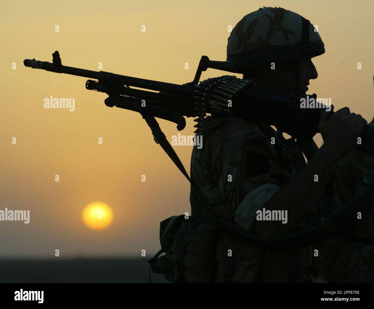 A soldier of the British 1st Batallion Parachute Regiment waits for ...