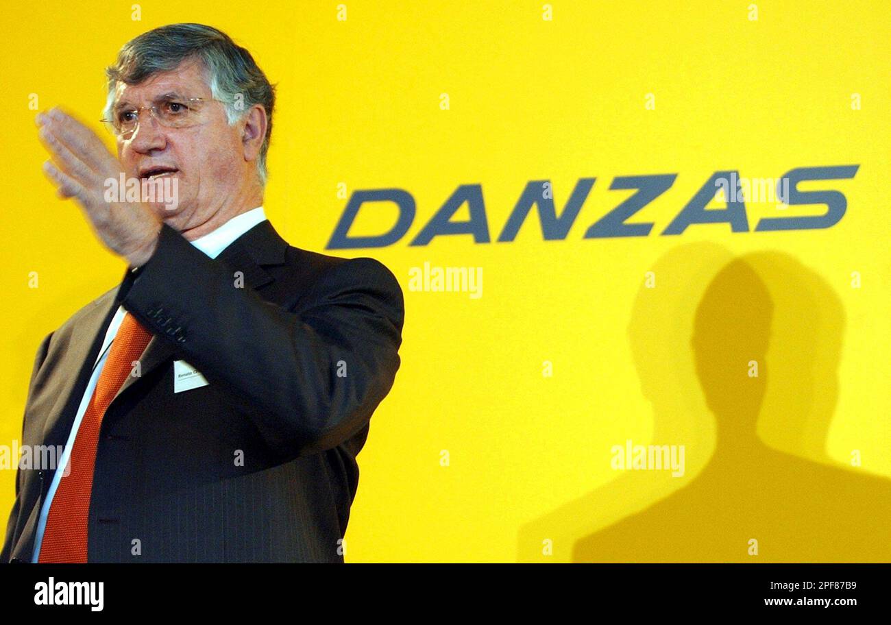 Renato Chiavi, CEO Danzas Group, spricht am Freitag, 28. Maerz 2003 ...