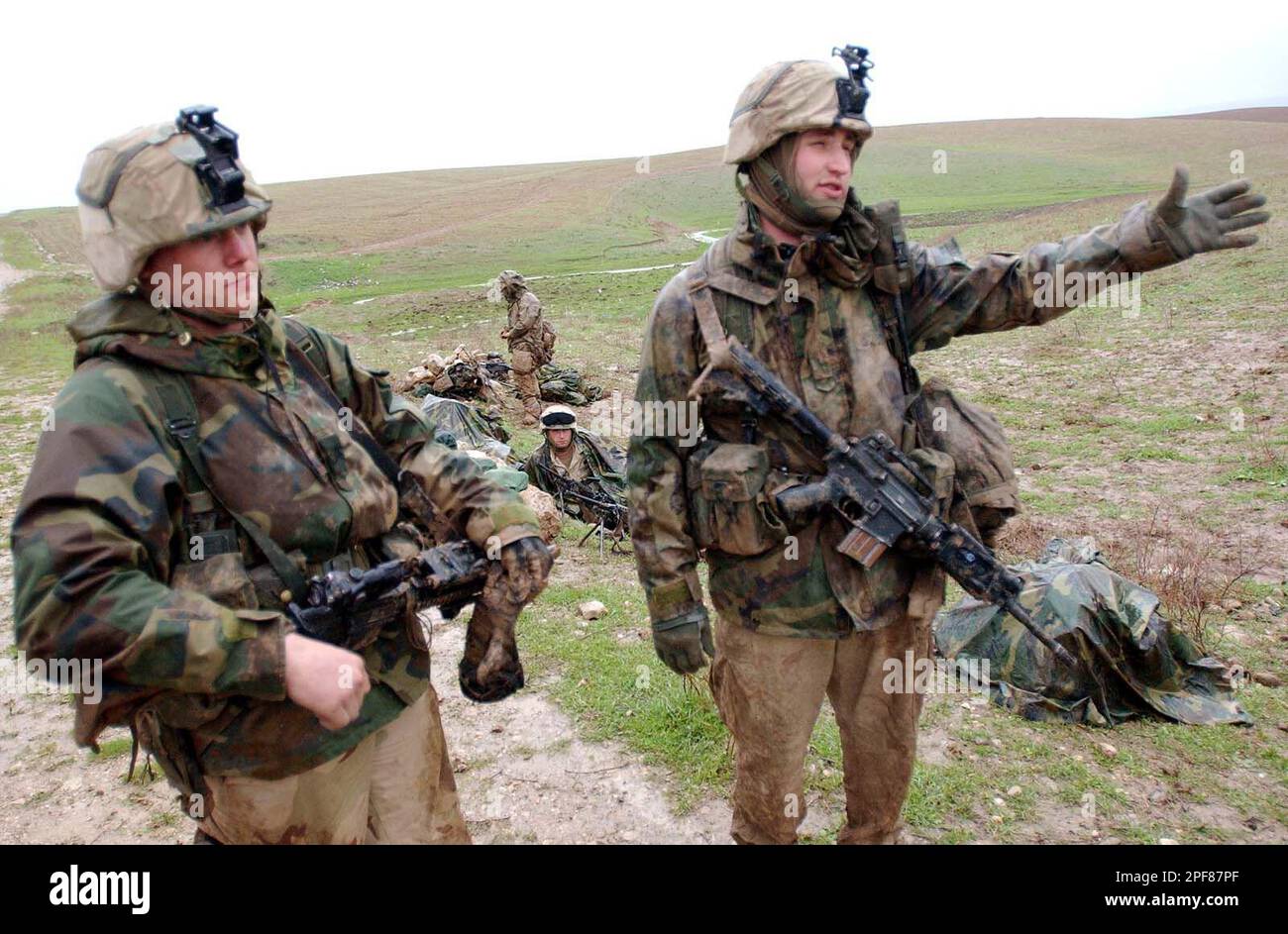 Paratroopers of the U.S. Army 173rd Airborne Brigade prepare their ...