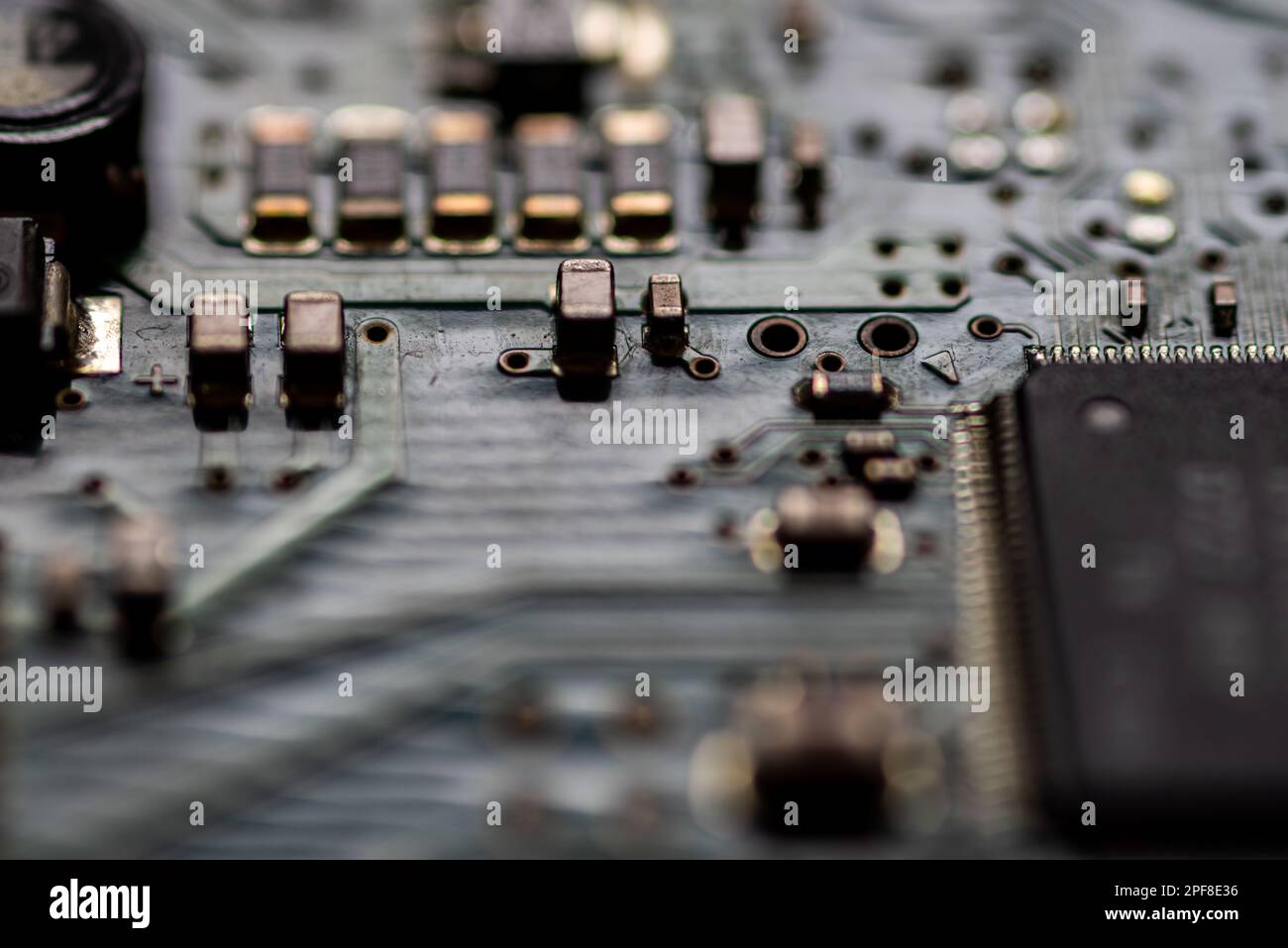 Technology transistor connection hi-res stock photography and images ...