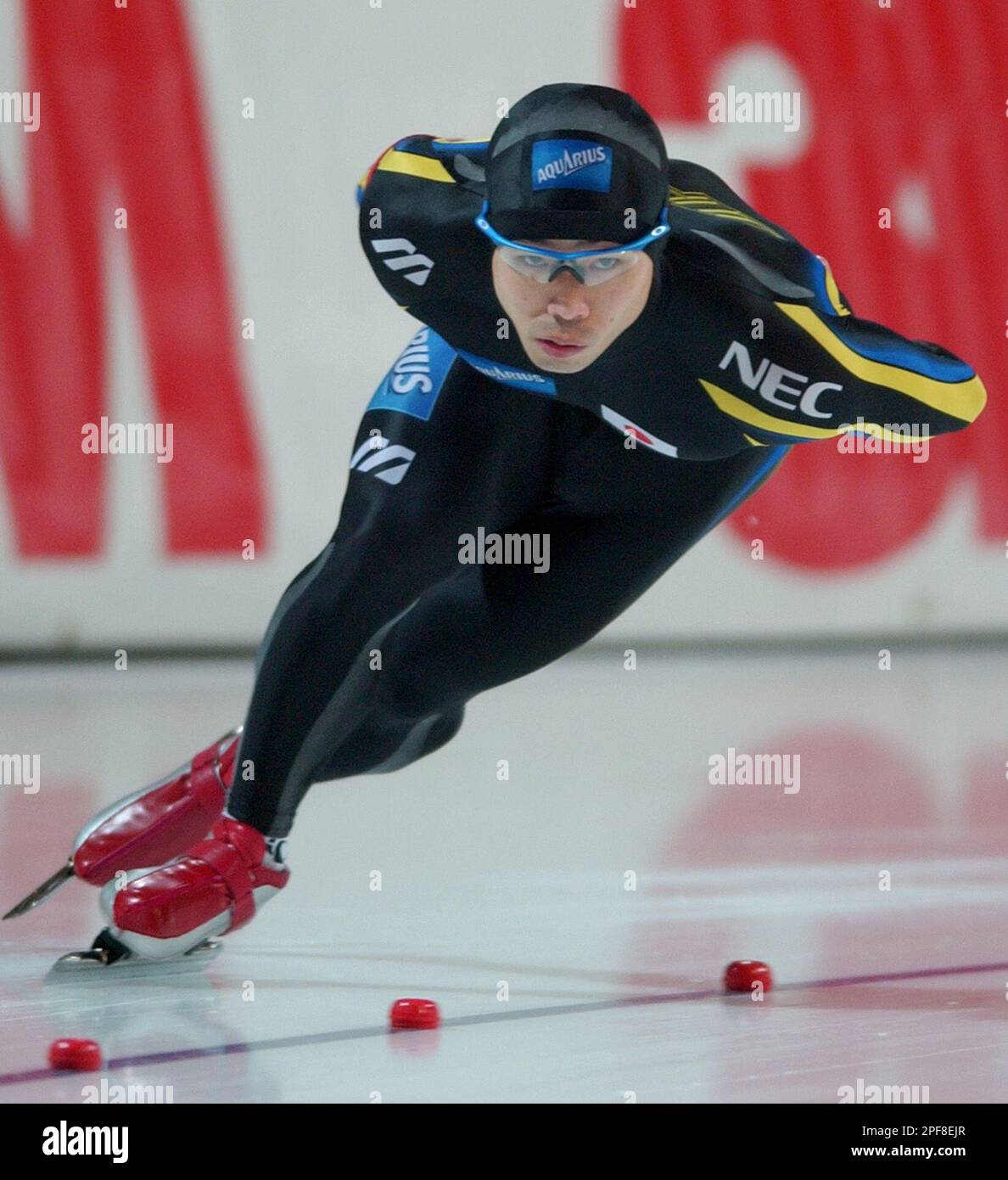 Japan's Hiroyasu Shimizu in action of the 1,000 meters distance race at ...