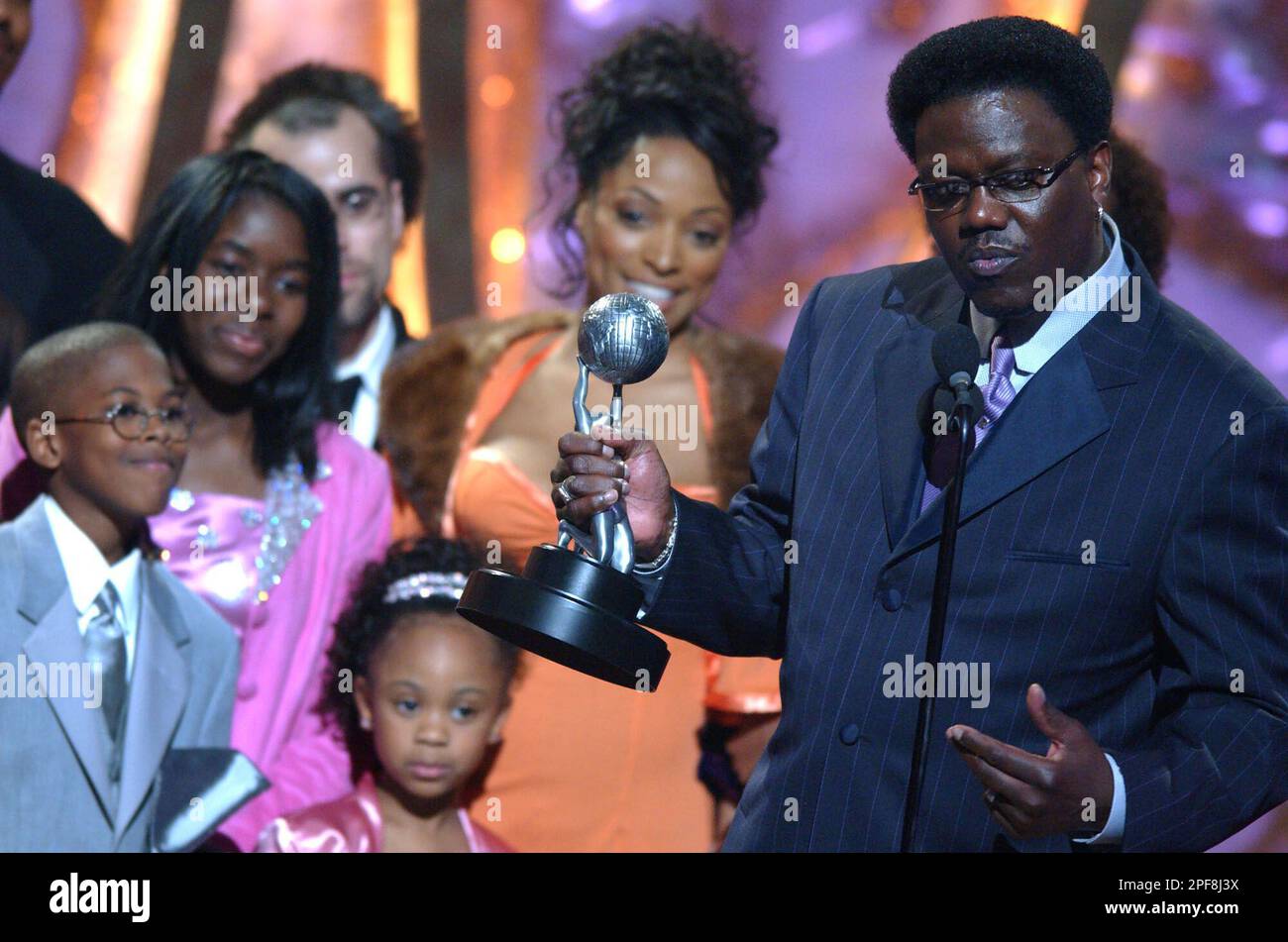 Actor/comedian Bernie Mac, right, accpets the award for Outstanding ...