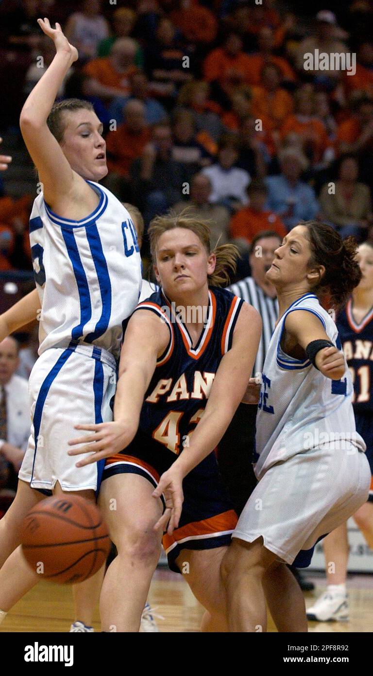 Pana's Julianne McMillen, center, is sandwiched between Carthage's ...