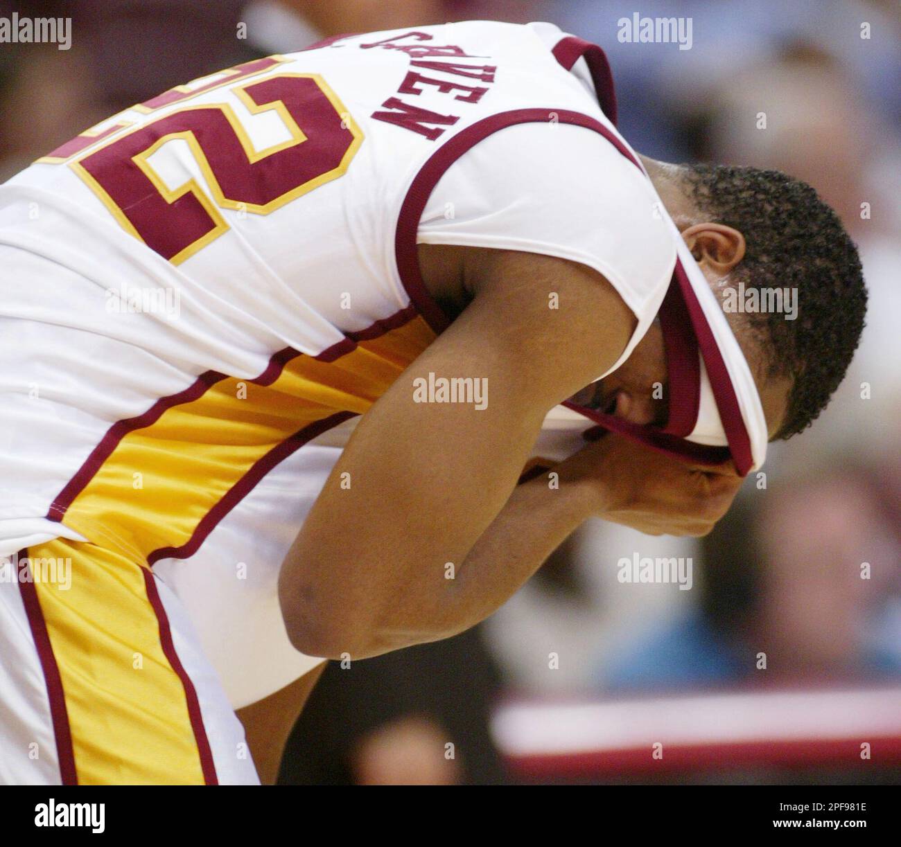 Southern California's Errick Craven reacts in the final minute of USC's ...