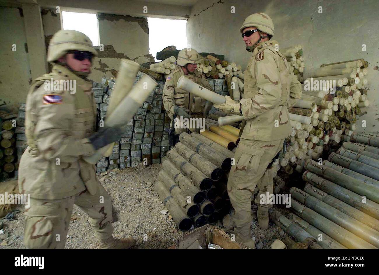 Soldiers from 731st Explosive Ordinance Disposal Company of U.S. Army ...