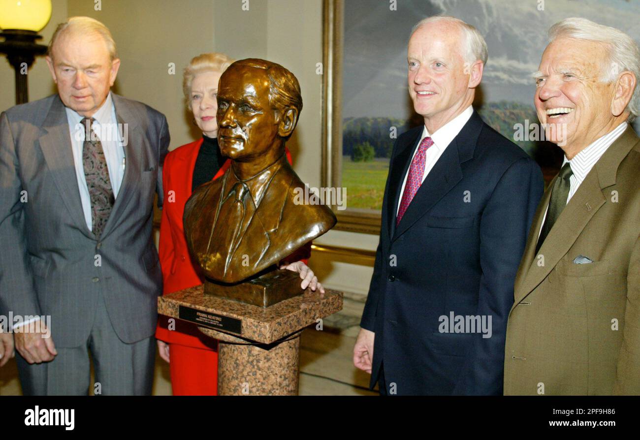 Outgoing Gov. Frank Keating, second from right, poses with former Gov ...