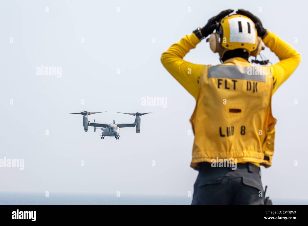 Aviation Boatswain’s Mate (Handling) 3rd Class Matthew Carson directs ...