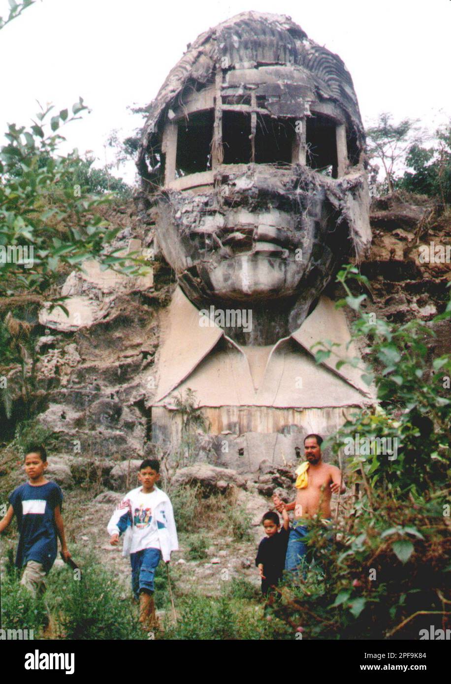 Ferdinand Marcos Statue Lian Buan On X: "Uniteam's Last Stop In Tarlac