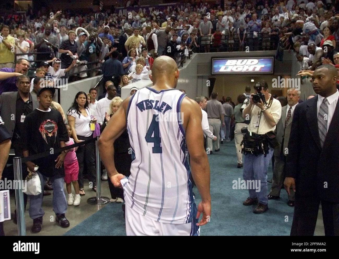 Charlotte Hornets' David Wesley walks off the court to the cheers of ...