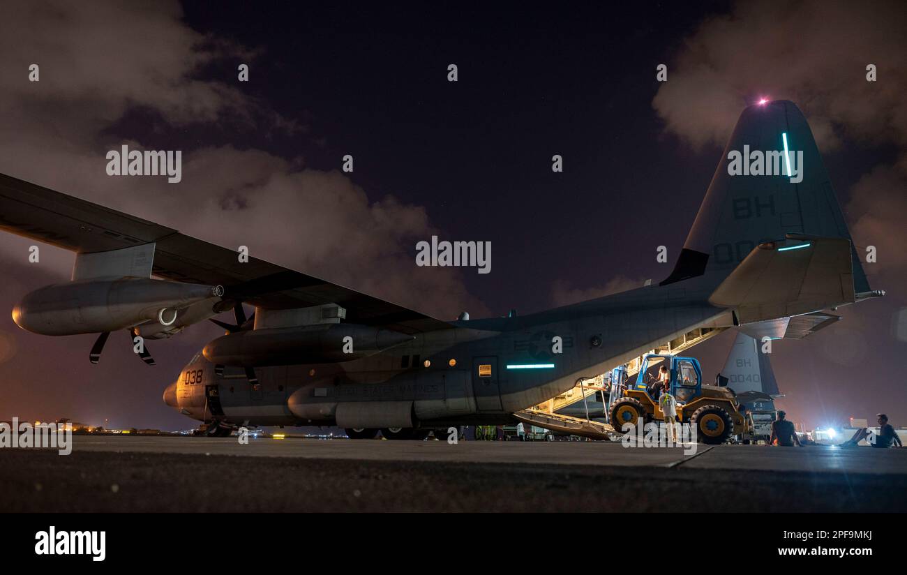 U.S. Marines assigned to Marine Medium Tiltrotor Squadron 266 (VMM-266 ...
