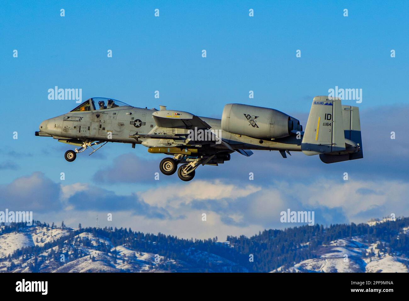 Idaho National Guard pilot, Maj. Greg Kirk, does touch-and-go landings ...