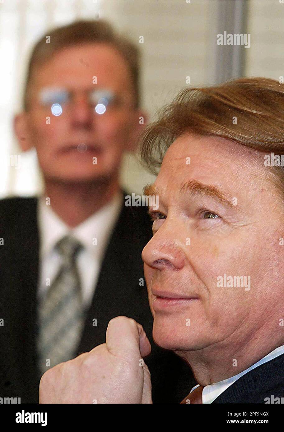 Der vom Dienst suspendierte Wuppertaler Oberbuergermeister Hans ...