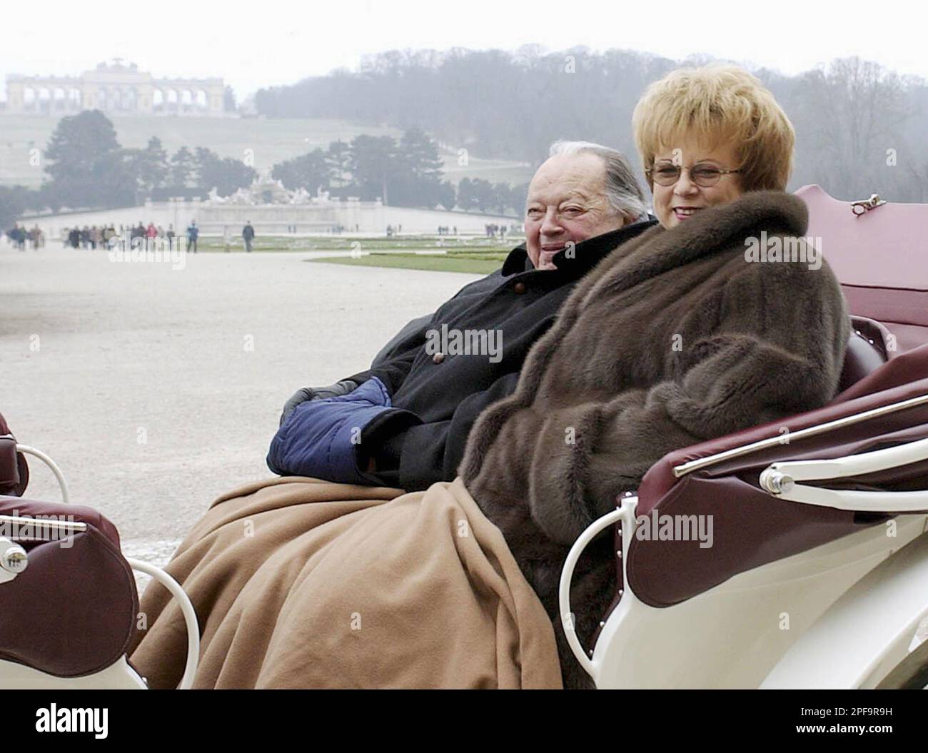 Der 95-jaehrige Schauspieler Leo Askin und die Wiener Medienexpertin ...