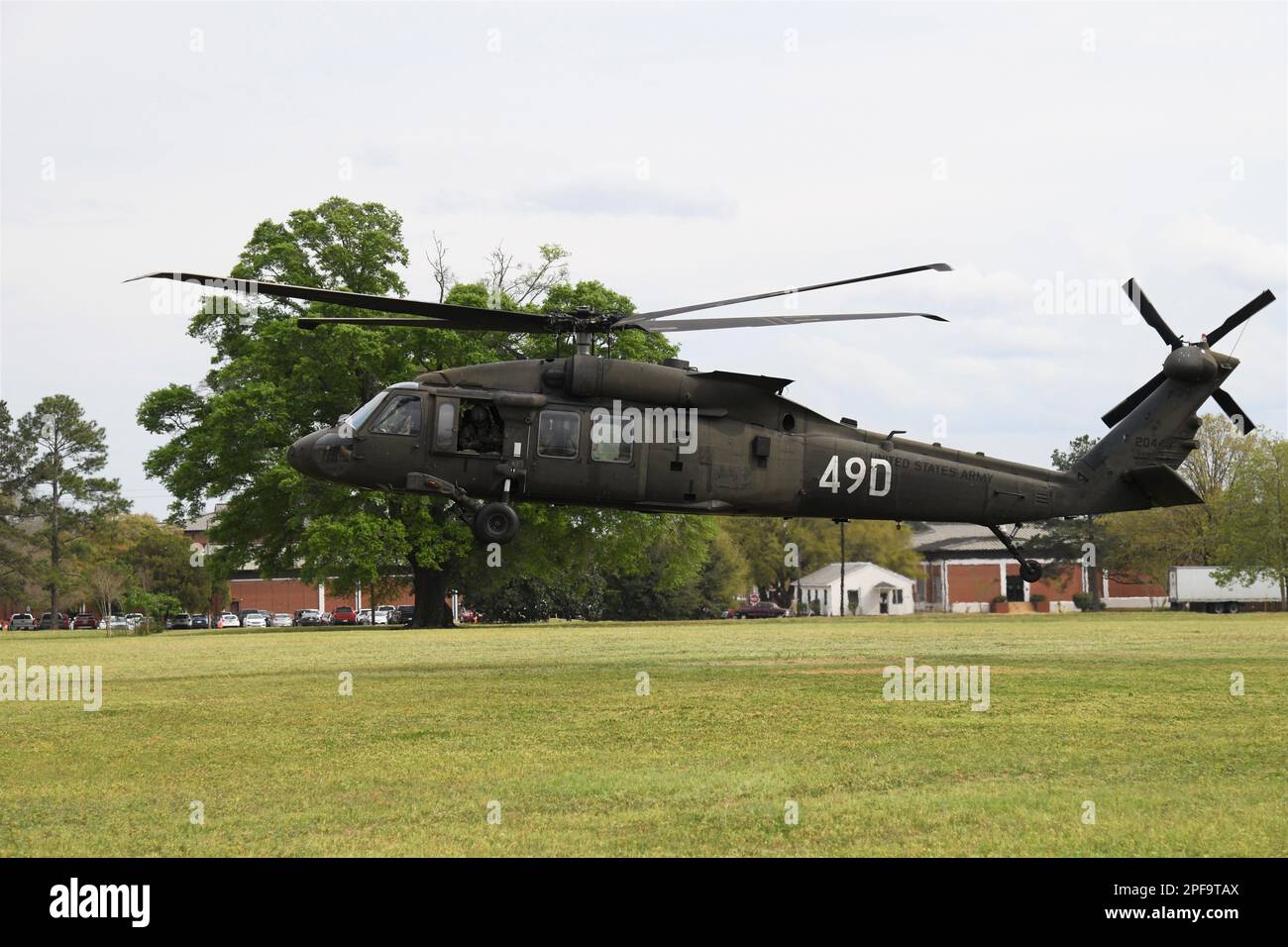 A UH-60 Black Hawk helicopter carrying Florida State University Reserve ...