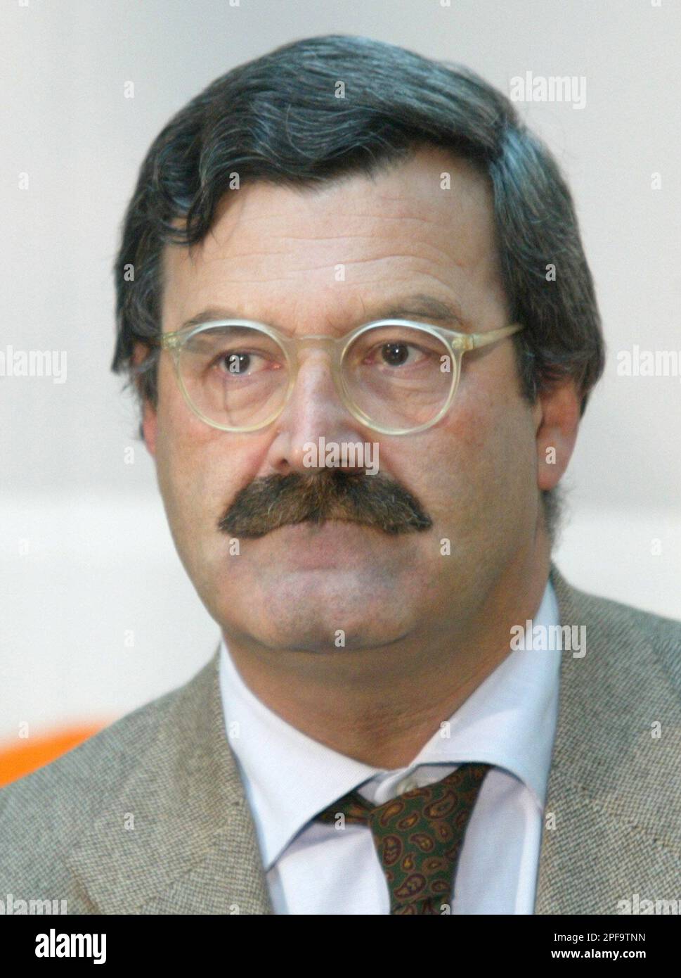 Nikolaus Brender, Chefredakteur des ZDF, waehrend einer Pressekonferenz ...