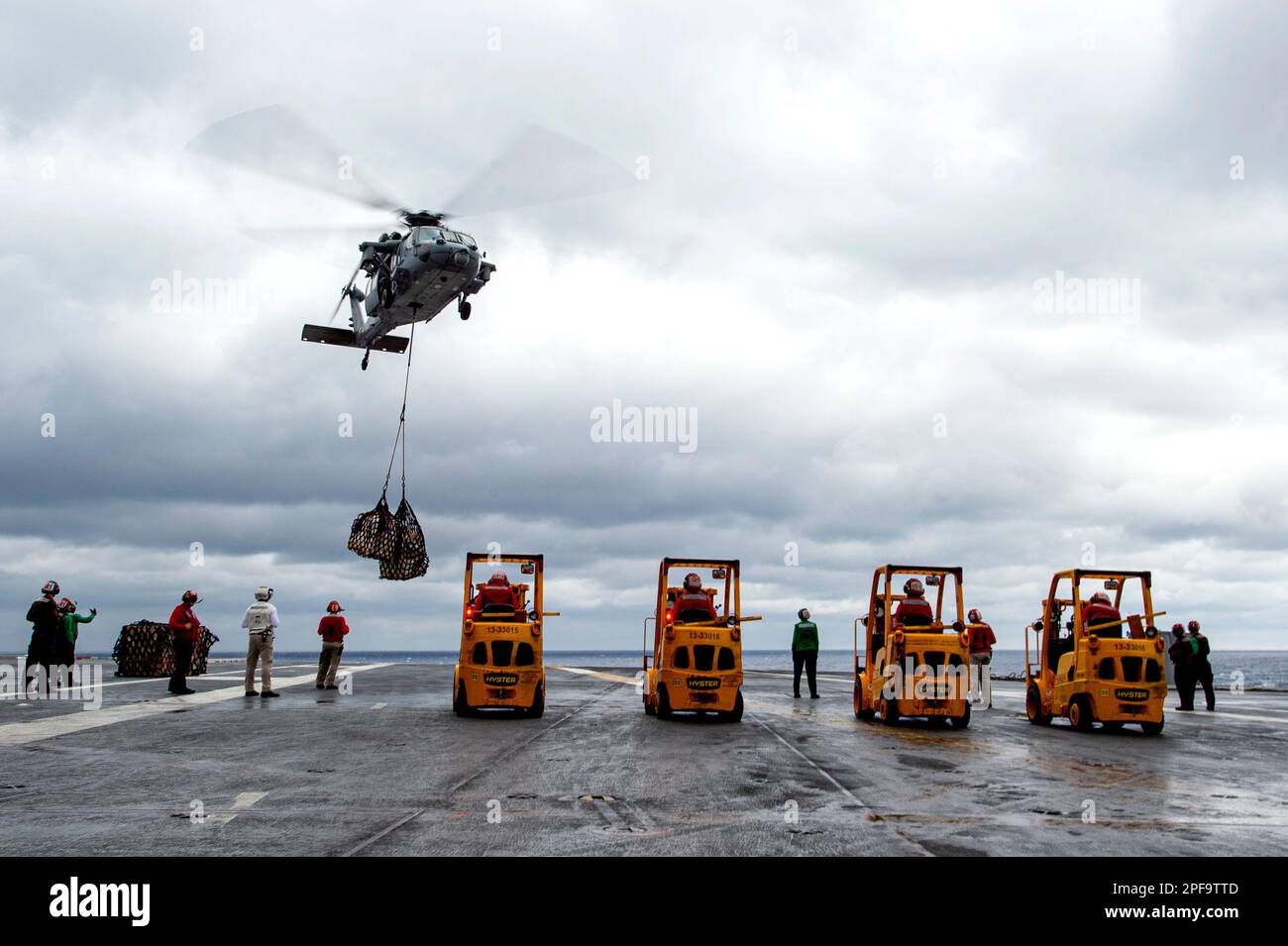 An MH-60S Knighthawk attached to the "Tridents" of Helicopter Sea ...