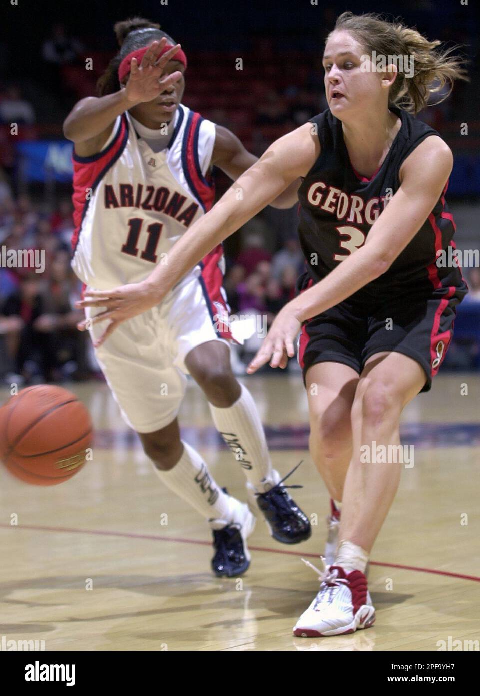 Georgia's Mary Beth Lycett (3) passes the ball in front of Arizona's ...