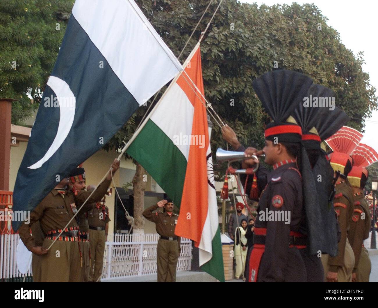 WITH STORY ALUGGED: PAKISTAN BORDER HOPES, BY PAUL HAVEN. --- Pakistani ...