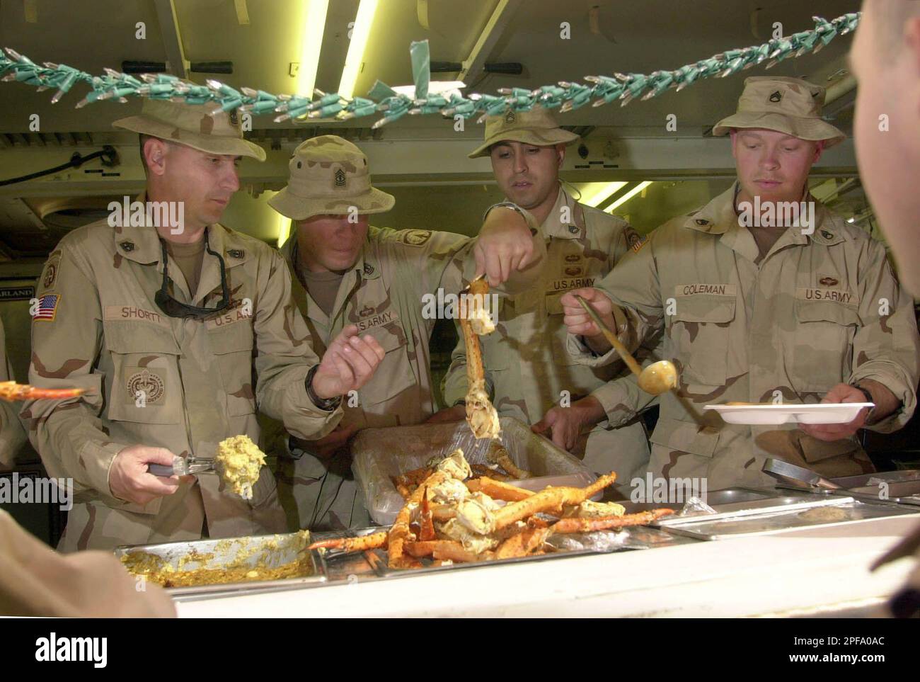 High ranking U.S. soldiers of the 82nd Airborne division serves dinner ...